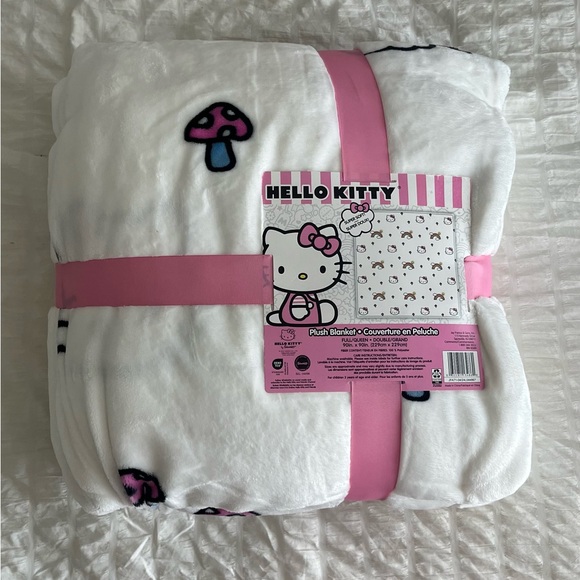 Hello Kitty | Bedding | Hello Kitty Plush Blanket | Poshmark